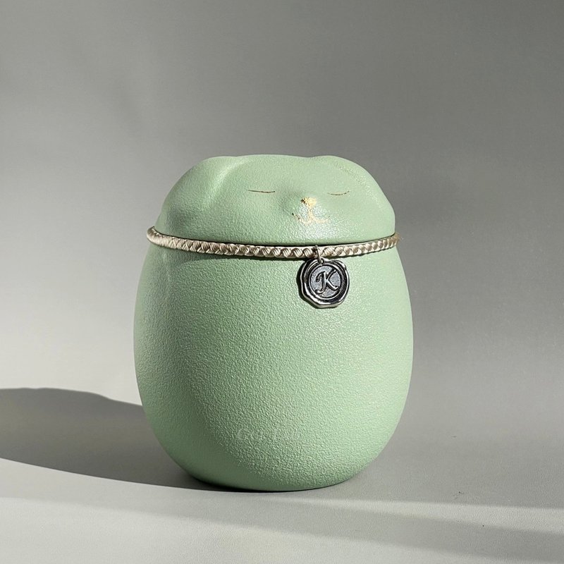 【客製化】 字母・祈福犬(綠) | 寵物骨灰罐 歸陶Gui Tao｜其他人氣榜 - Pinkoi