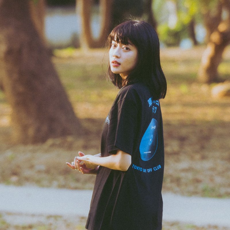 拉麵探險隊 | 東京休日紀念短TEE (黑) 拉麵探險隊｜男 T 恤人氣榜 - Pinkoi