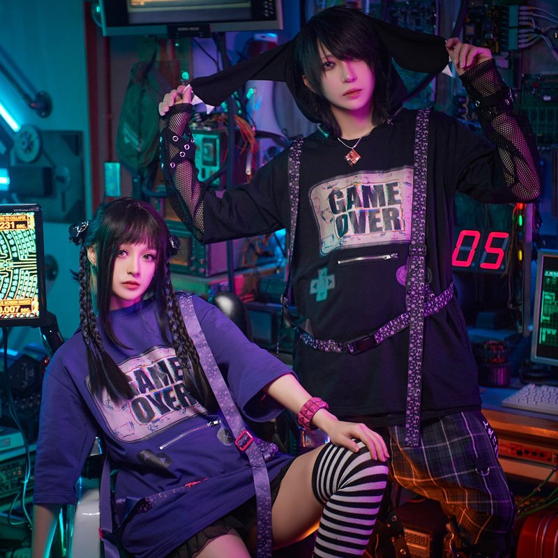 吉兒日本繪師Tira原創RPG大冒險背帶熊耳短袖連帽T恤【JJ4017】 吉兒龐克｜帽T/大學T人氣榜 - Pinkoi