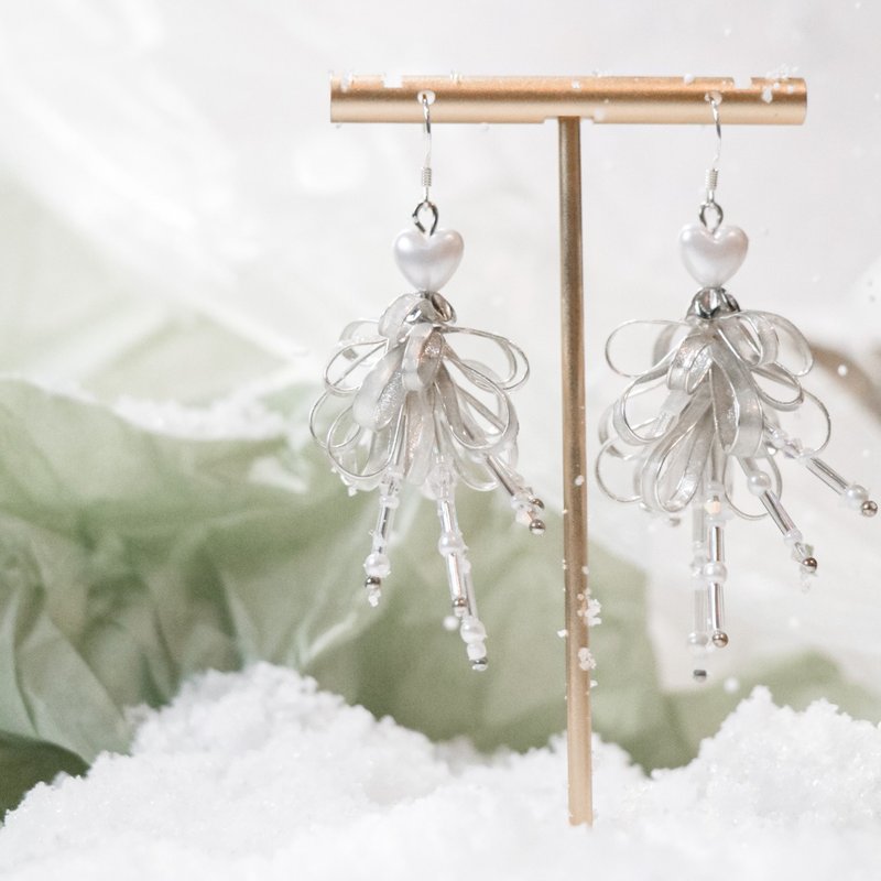 純。初戀/ 樹脂創作+925純銀 純。Purely Handmade｜耳環/耳夾/耳骨夾人氣榜 - Pinkoi