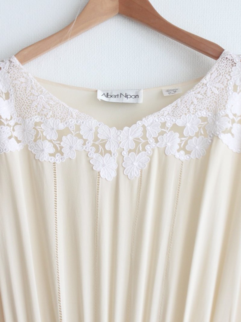 早秋美國復古剪裁花朵鏤空拼接領米色寬鬆短袖真絲古著洋裝 REreburn｜洋裝/連身裙人氣榜 - Pinkoi
