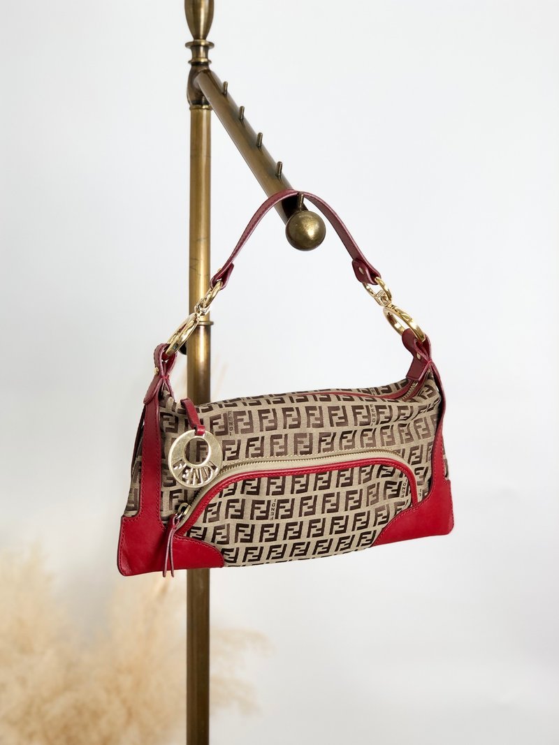 日本直送 名牌中古包 】FENDI フェンディ ズッキーノ ショルダーバッグ ベージュ レッド チャーム ジャガード セミショルダーバッグ h4z2zk solo-vintage｜側背包/斜背 ...