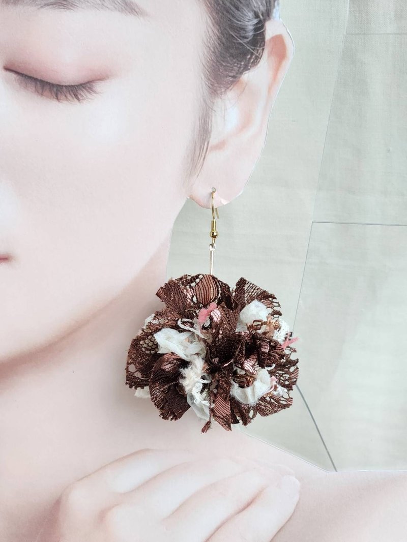 長長的垂墜紗線耳環 cotton candy mo-flos｜耳環/耳夾/耳骨夾人氣榜 - Pinkoi