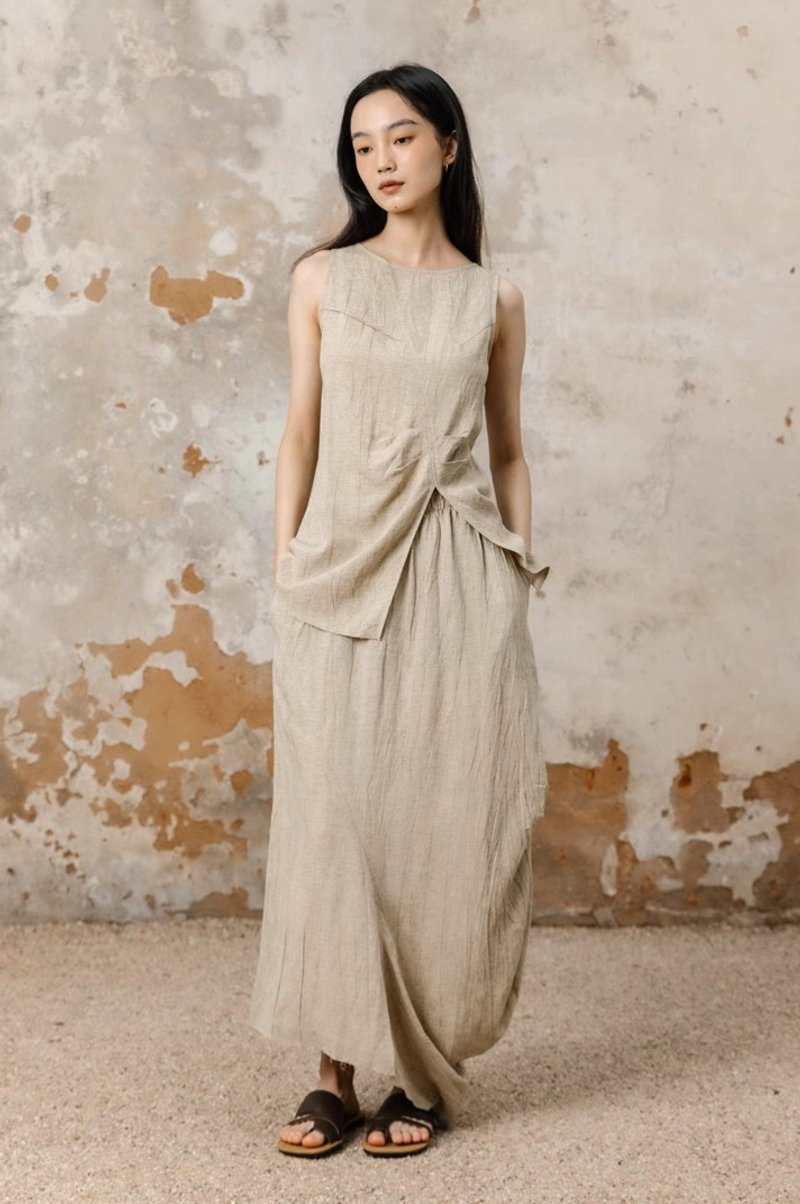 法式復古 輕薄褶皺開衩背心 BEWIDER 寬泛｜背心/無袖上衣人氣榜 - Pinkoi