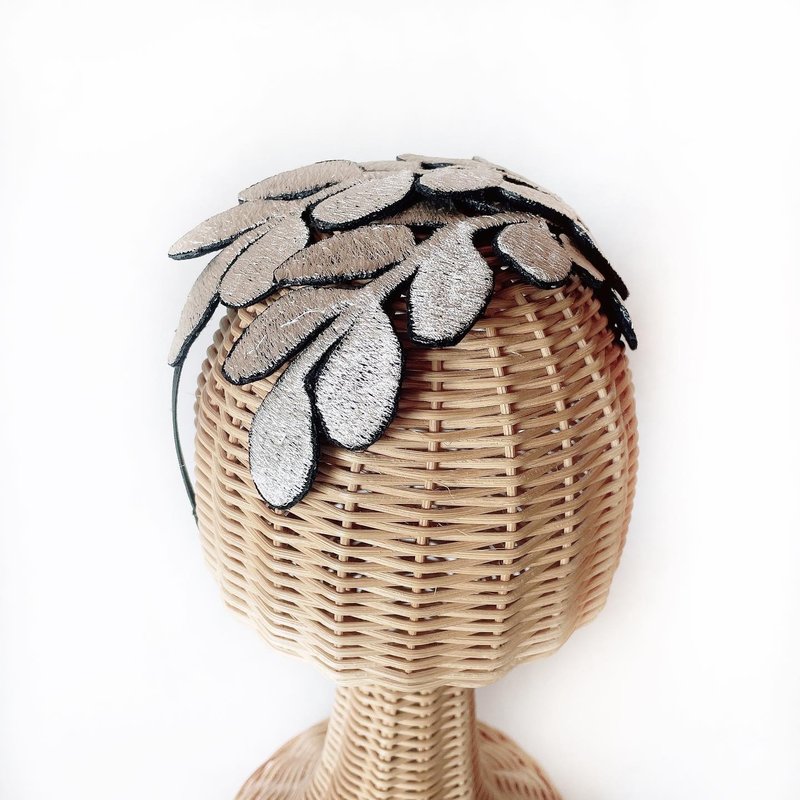 Embroidered leaf headband white - Shop emu-emu Headbands - Pinkoi