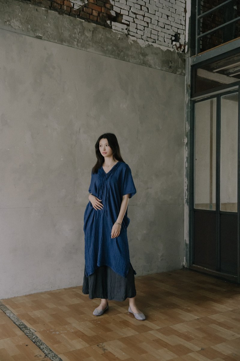 V 領紗布棉洋裝-藍色 Amoha 阿木禾．解憂室｜洋裝/連身裙人氣榜 - Pinkoi