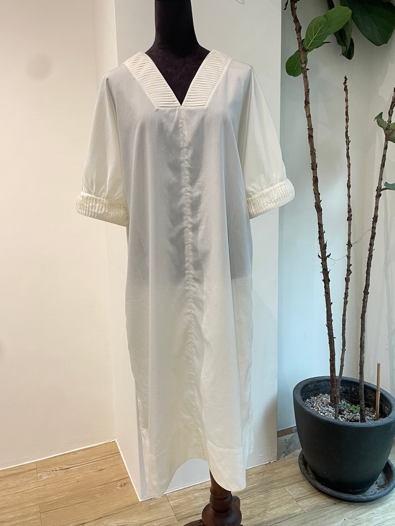 特殊造型領洋裝－微瑕 YUER 雨兒｜洋裝/連身裙人氣榜 - Pinkoi