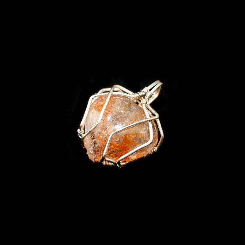 【水晶系列】紅膠花水晶 銅纏繞 科技風格吊墜 鉍元素 SBI｜項鍊人氣榜 - Pinkoi