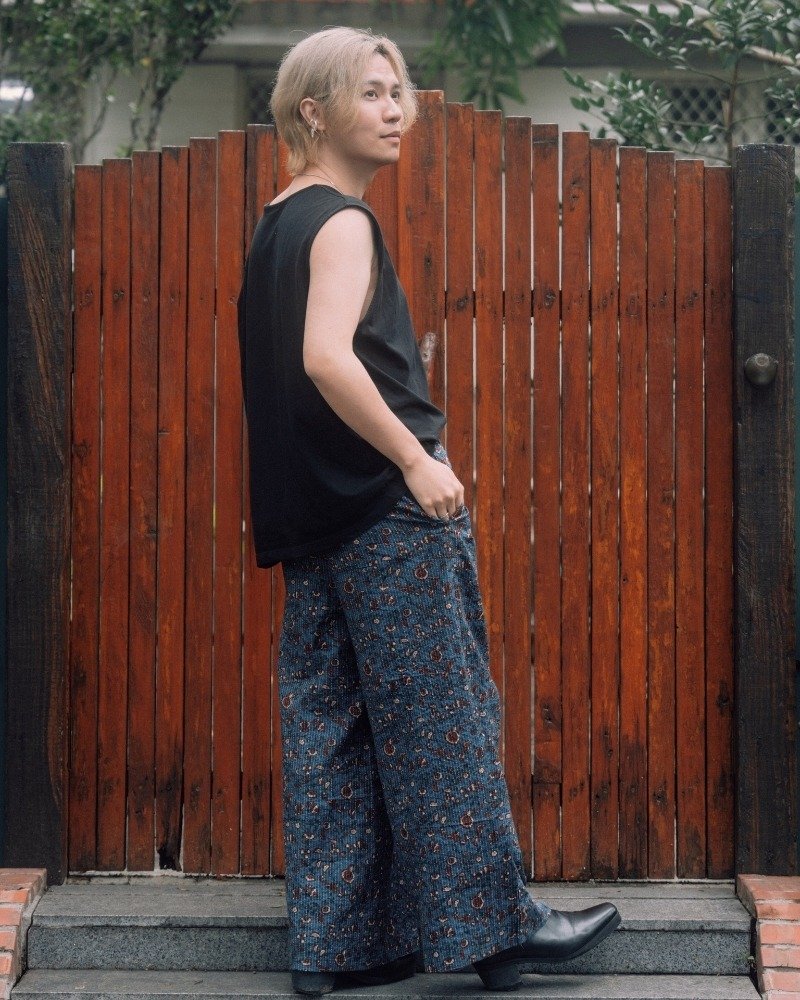 印度蓋染工藝純棉 男生長褲 － 藤蔓海藍 Tramper｜男長褲/休閒褲人氣榜 - Pinkoi