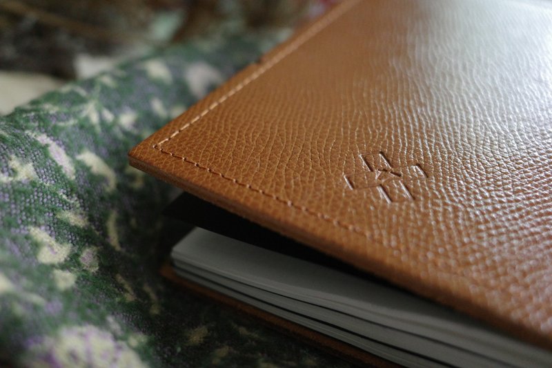 【2025 開春限量】尺寸A6│三彈拆換│焦糖摩卡│皮革手帳 │x17 卡涅精選文具｜日曆/月曆/年曆人氣榜 - Pinkoi