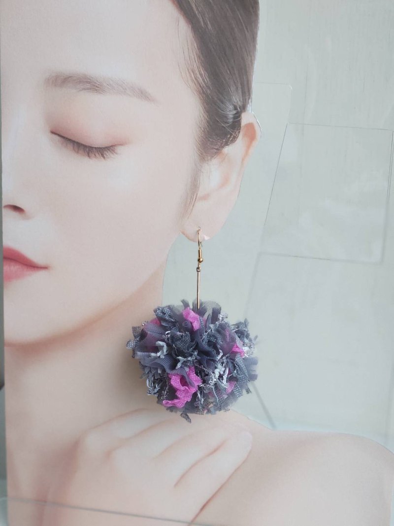 長長的垂墜紗線耳環 cotton candy mo-flos｜耳環/耳夾/耳骨夾人氣榜 - Pinkoi