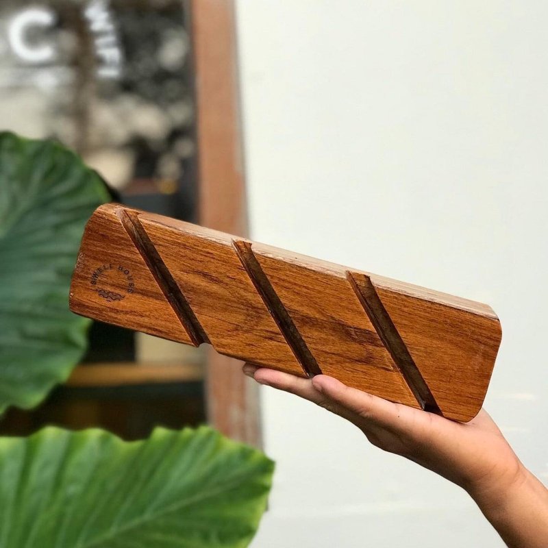 SURFBOARD FIN DISPLAY STAND - 3 FIN TEAK WOOD - 設計館 swellhouse 其他 - Pinkoi