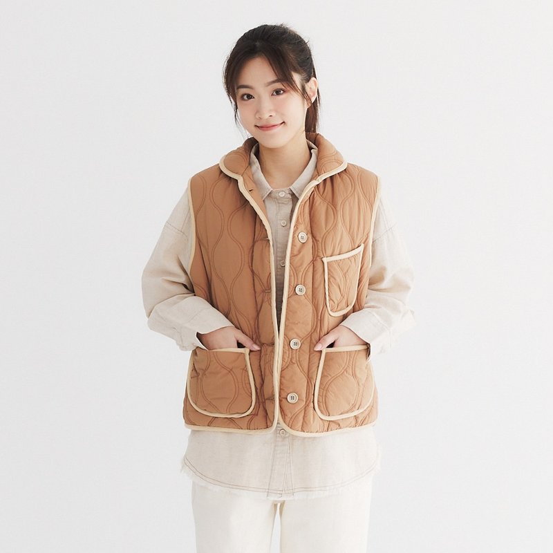 【Simply Yours】撞色滾邊衍縫鋪棉背心 咖啡F Simply Yours｜背心/無袖上衣人氣榜 - Pinkoi