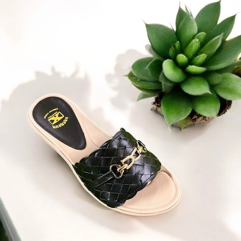 台灣製 手工真皮拖鞋 皮軟 輕量 足弓支撐避震 黑色 牛皮 三方字 手工製涼拖鞋 牙刷 THREESQUARE｜拖鞋人氣榜 - Pinkoi