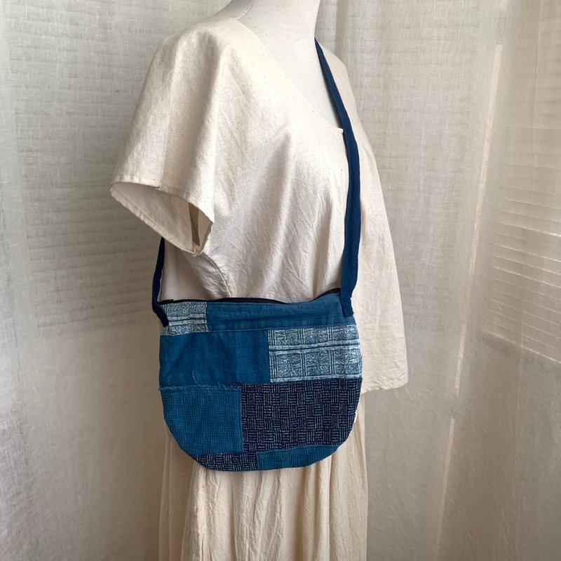 【Amoha】藍色拼接側背包 Amoha 阿木禾．解憂室｜側背包/斜背包人氣榜 - Pinkoi