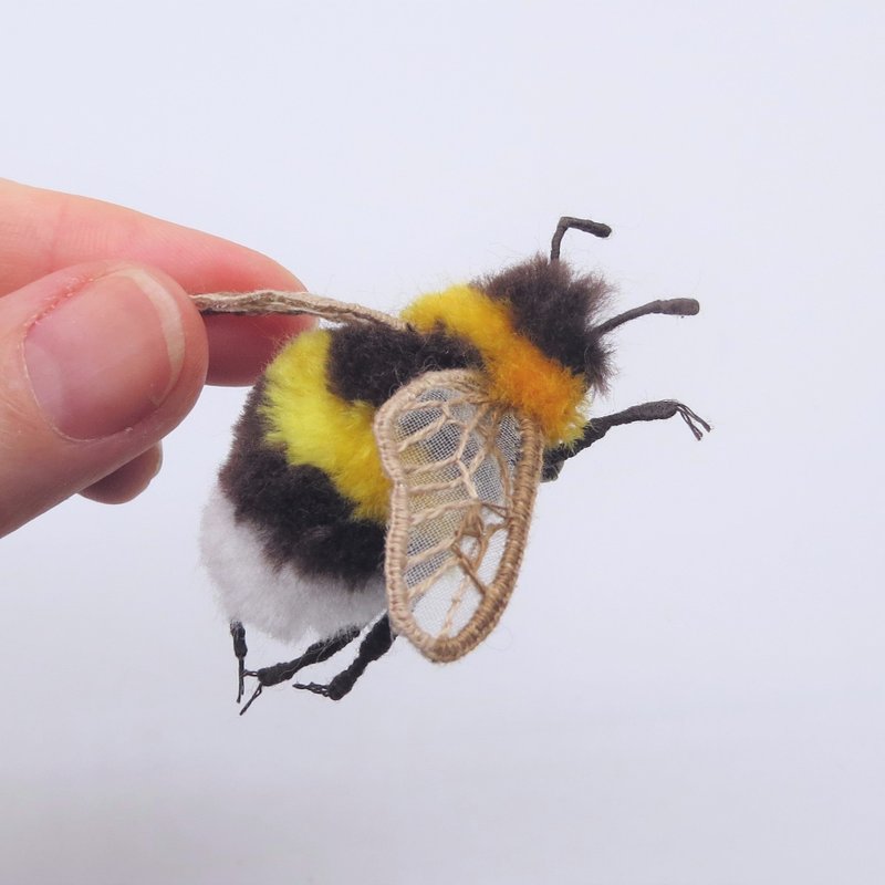 【Digital】PDF Bumblebee embroidery pattern Stumpwork technique Tutorial ...