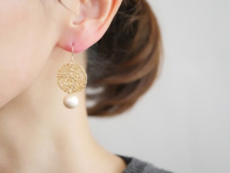 ＊14kgf＊揺れるコットンパールピアス(round） green-field｜耳環/耳夾/耳骨夾人氣榜 - Pinkoi