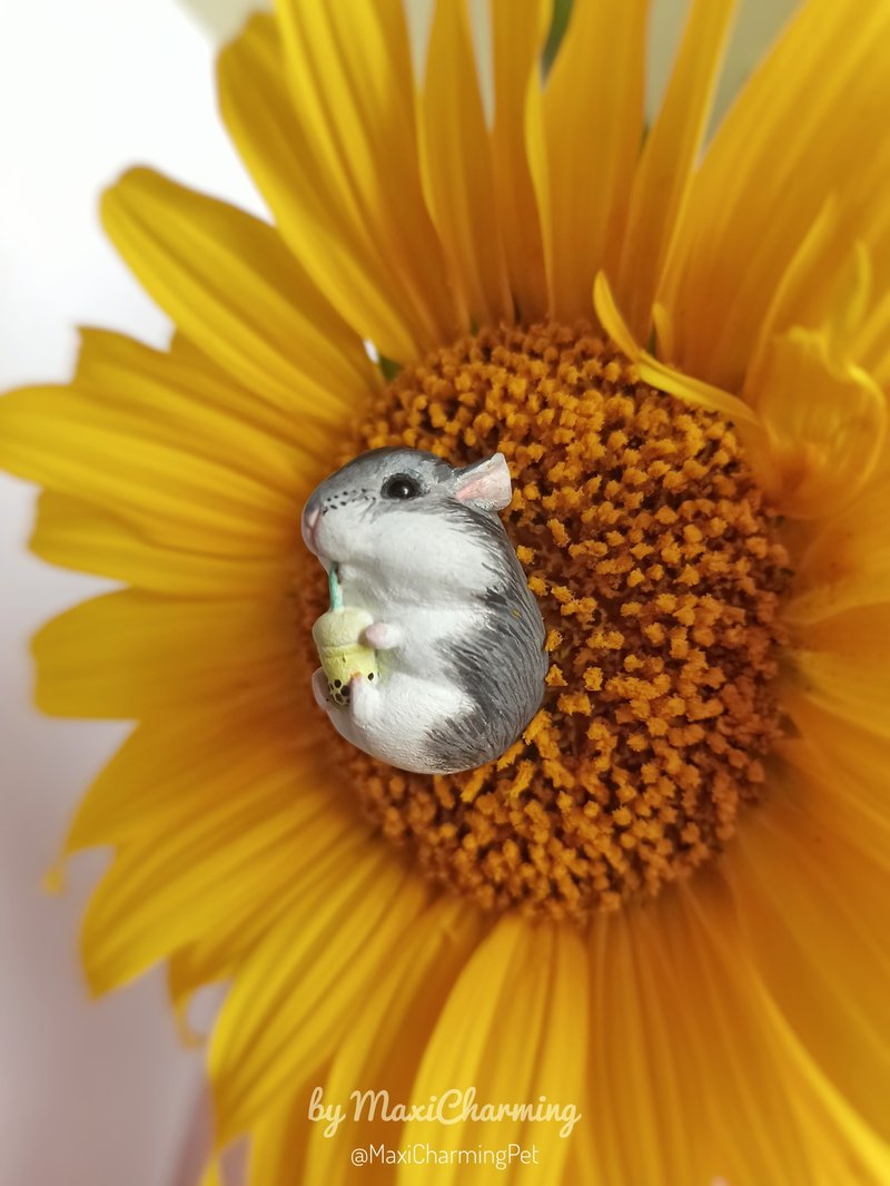 Funny Hamster tiny pet drinking the lemon bubble tea 仓鼠项链或雕像取决于您的选择 查看说明 MaxiCharming｜其他人氣榜 - Pinkoi