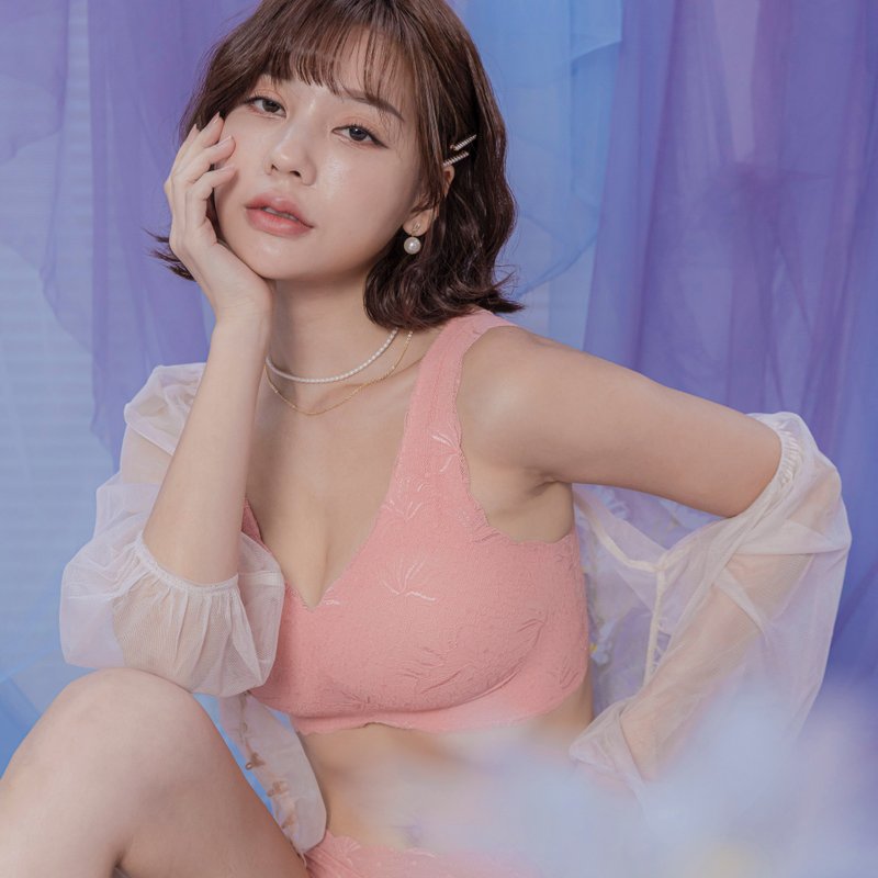 Charming Fairy 無鋼圈寬肩蕾絲無痕內衣(珊瑚紅) DM BRA｜女內衣褲人氣榜 - Pinkoi