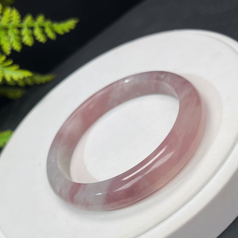 馬達加斯加 紫色粉晶手鐲 58+MM 老料紫粉冰飄玫瑰石英 吉祥浪漫 WANZAMGOK｜手鍊/手環人氣榜 - Pinkoi