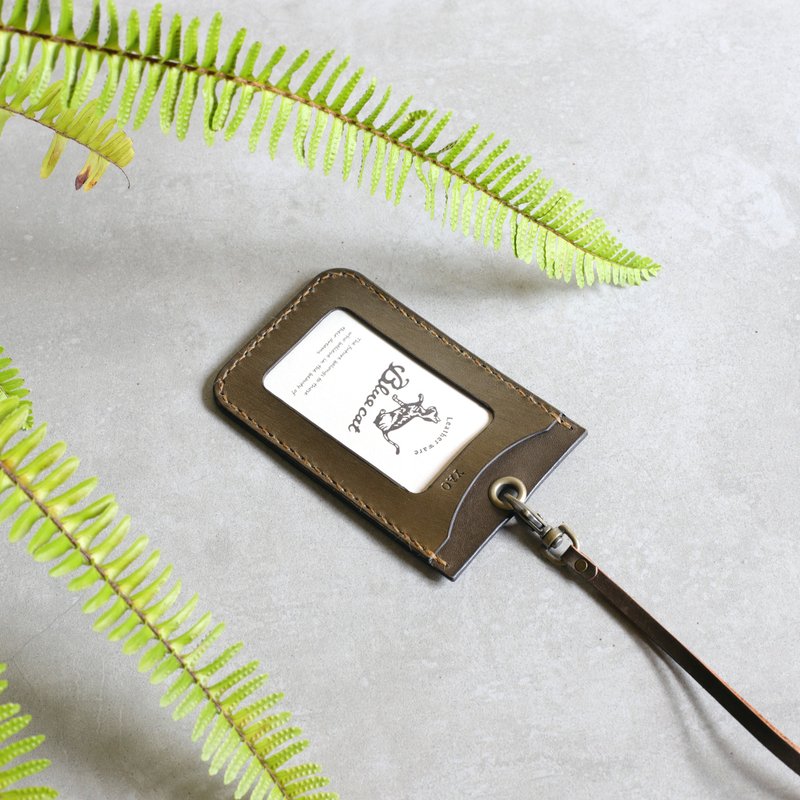 Crafted 直式證件套∣晨樹綠手染植鞣牛皮革∣多色 Bluecat Leatherware｜設計師手工皮革製品｜證件套/識別證套人氣榜 - Pinkoi