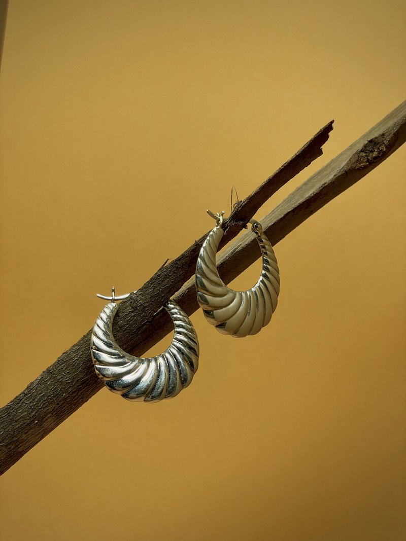 925 Silver Hoop Earrings with Shrimp Hoops Designed, 30 mm Diameter Hoops, Vinta - Shop jewevery ...