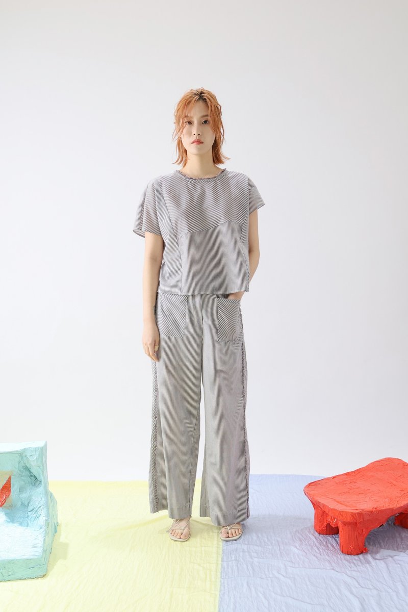 切りっぱなしの襟トップ - ショップ YUER トップス - Pinkoi