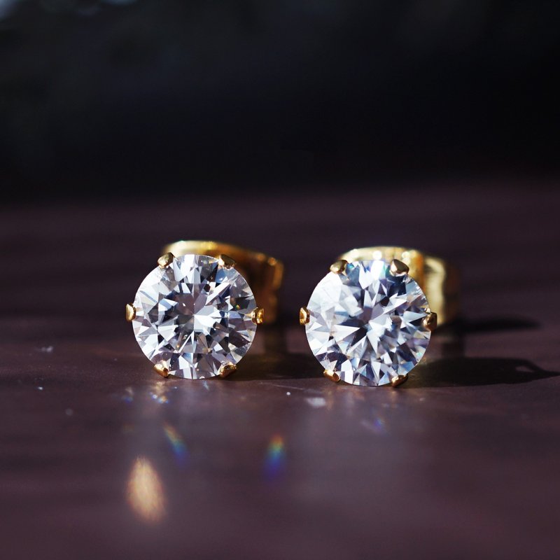 大粒 モアサナイトの6mmサージカルステンレス・スタッドピアス クリア lipattijewelry｜耳環/耳夾/耳骨夾人氣榜 - Pinkoi