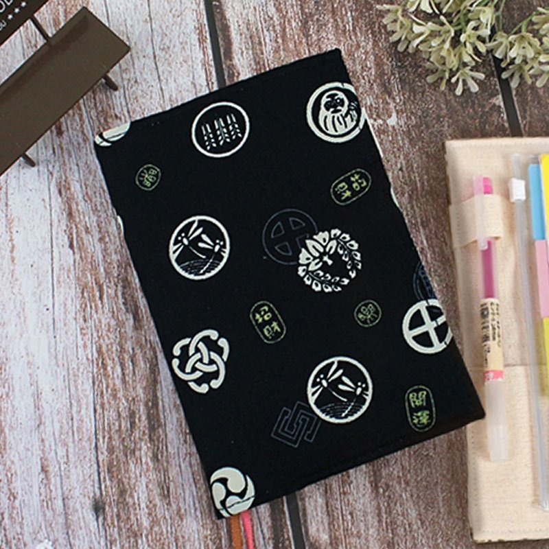 Chuyu A6/50K花布可調式書衣/書皮/書套/本子保護套/04祈福日徽 珠友文化 Chuyu Culture｜書衣/書套人氣榜 - Pinkoi