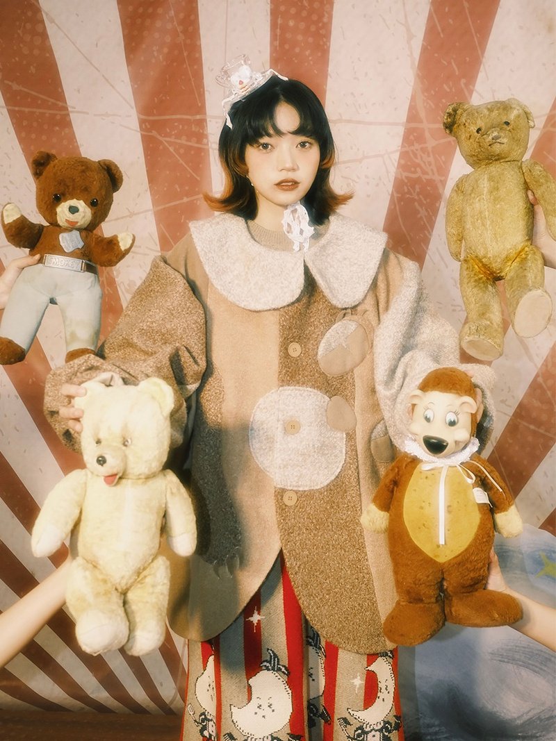 Meugler牛稠島奇幻馬戲團 棕色熊拼接刺繡外套不對稱廓形毛呢大衣 Meugler牛稠岛｜女大衣/外套人氣榜 - Pinkoi