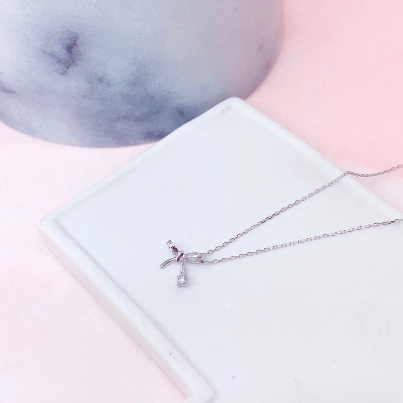 Aru 輕珠寶 微型珠寶 18k金 白k 蝴蝶結 鎖骨鏈 鑽石 儒家珠寶｜項鍊人氣榜 - Pinkoi