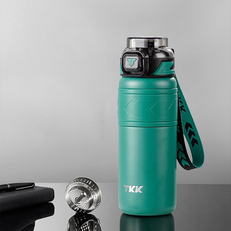 【TKK】邁越系列 316不鏽鋼 直飲+吸管 保溫運動水壺700ML-松杉綠 TKK專業運動水壺 台灣代理｜水瓶/水壺人氣榜 - Pinkoi