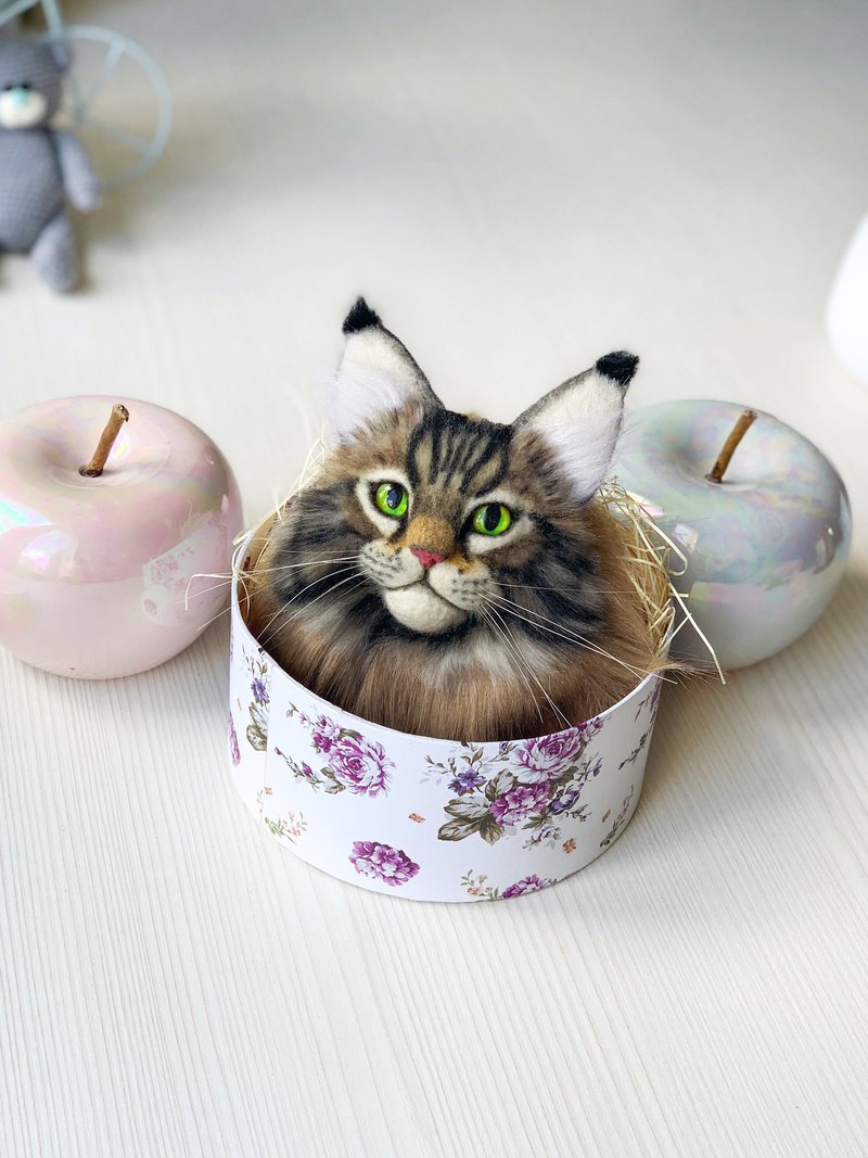 Custom key chain for cat lover gift. Ragdoll, Maine coon and any other ...