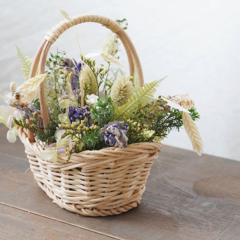 【DIY材料包】春風柳綠 永生花籃 / 附簡易說明書電子檔 SUN 風格花物｜花藝/盆栽/植栽人氣榜 - Pinkoi