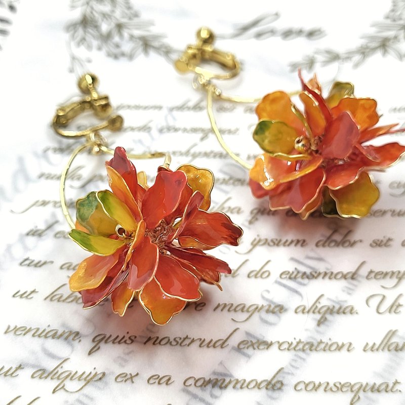 【NiouJiou手作飾品】360度都要美花球 水晶花耳環 秋意正濃 NiouJiou。妞啾｜手作飾品｜耳環/耳夾/耳骨夾人氣榜 - Pinkoi