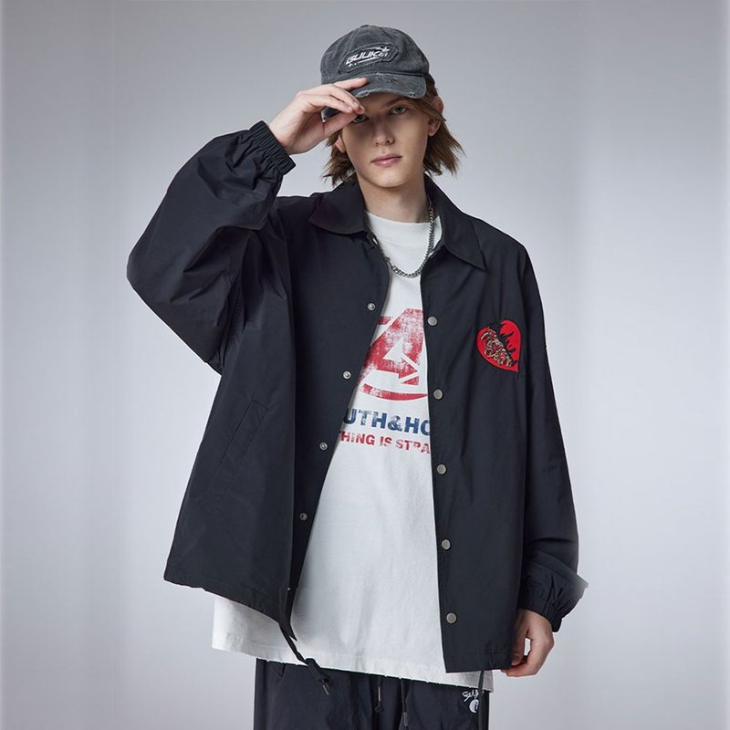 男士黑色休閑教練夾克 玫瑰愛心刺繡翻領襯衫外套 MUYU｜男夾克/外套人氣榜 - Pinkoi