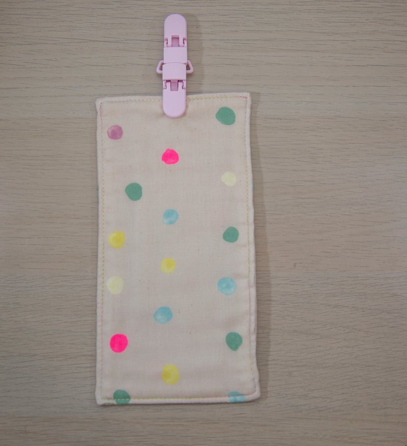 粉彩點點 手作手帕/幼兒園手帕夾/兒童手帕/口水巾 Pu.sozo布手作｜圍兜/口水巾人氣榜 - Pinkoi