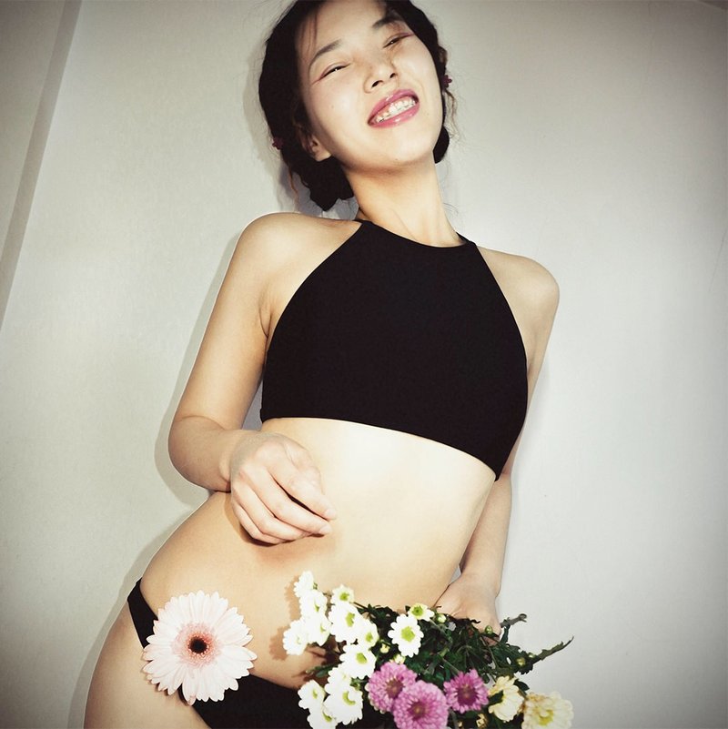 CROPTOP 復古黑色交叉 兩件式比基尼 insos｜女泳衣/比基尼人氣榜 - Pinkoi