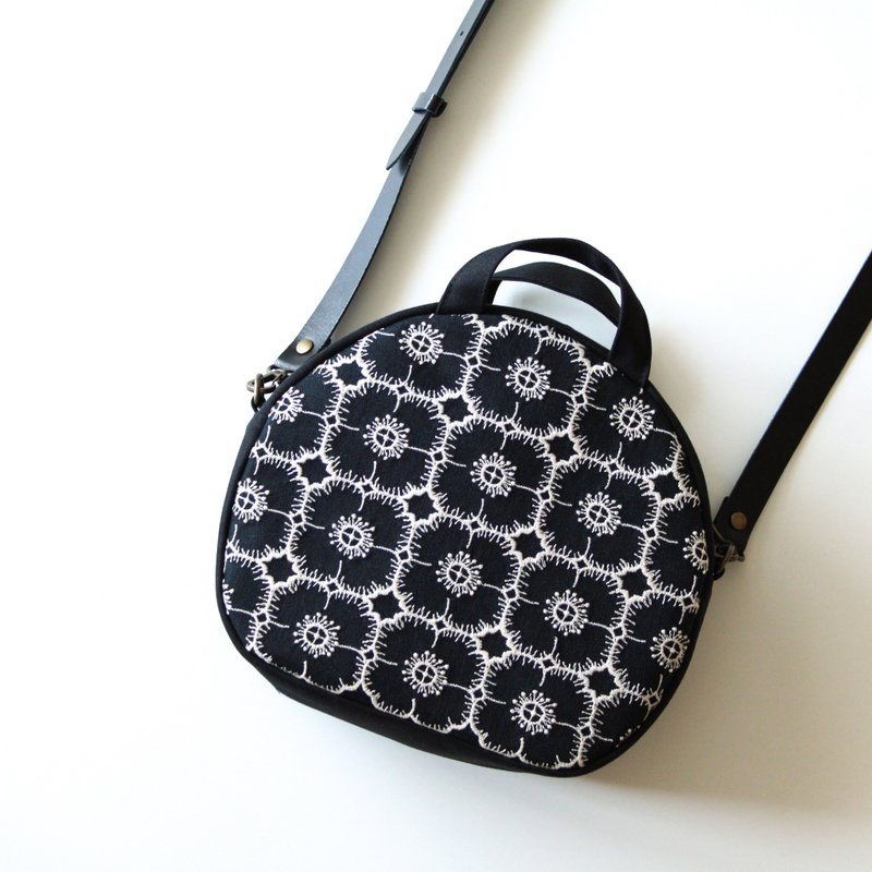 2way round bag using mina perhonen fabric anemone navy bag diagonal back bag hand bag canvas bag ...