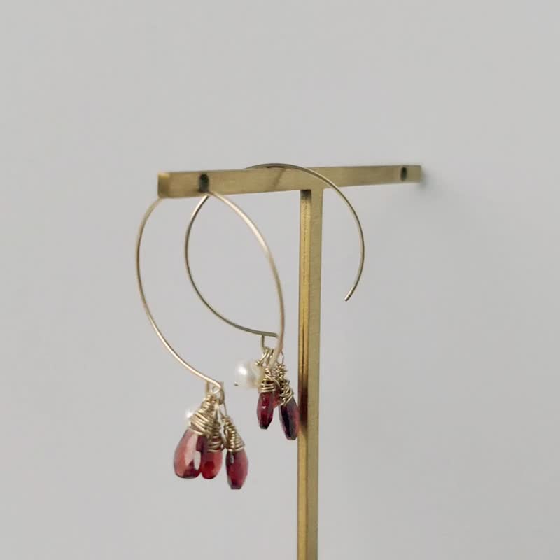 SV925/ 14KGF 捧花 珍珠石榴石 大耳圈耳環 一月 六月 誕生石 Robber 925 Silver 大盜個人工作室｜耳環/耳夾/耳骨夾人氣榜 - Pinkoi